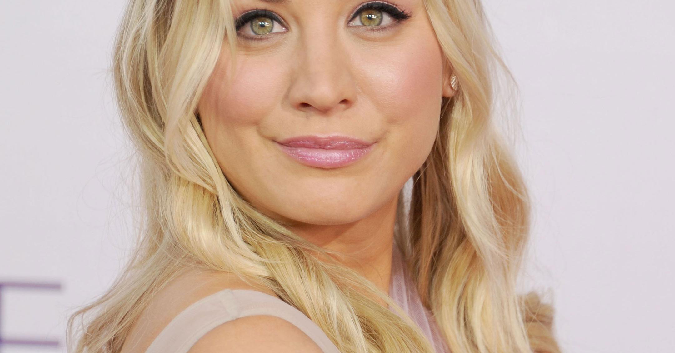 Makeup How-To: Kaley Cuoco's People's Choice Awards Look