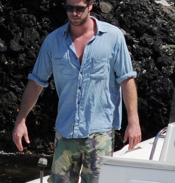 Liam Hemsworth Goes Boating in Italy, Plus More Celeb Pics!