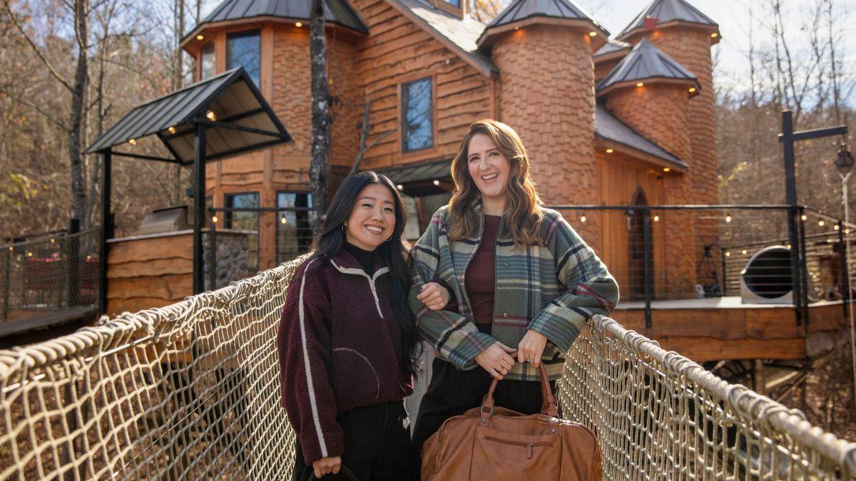 Sherry Cola & D'Arcy Carden Talk Working On 'Wild Vacation Rentals'