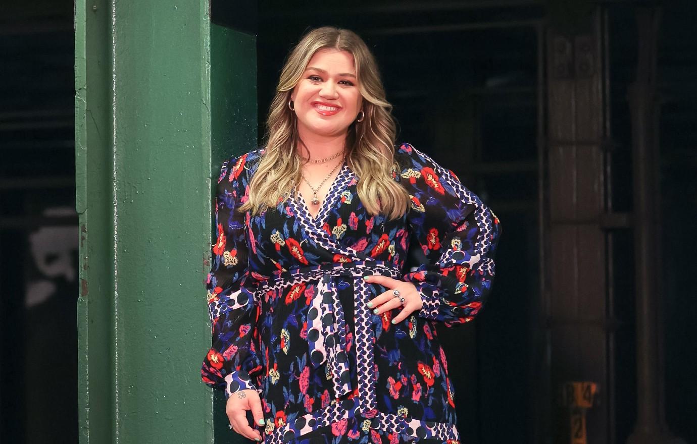 Kelly Clarkson Misses 2 Episodes Of Talk Show, Sparks Worry From Fans