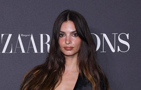 Emily Ratajkowski Debuts Short Bob Hairstyle & Bangs: Photo
