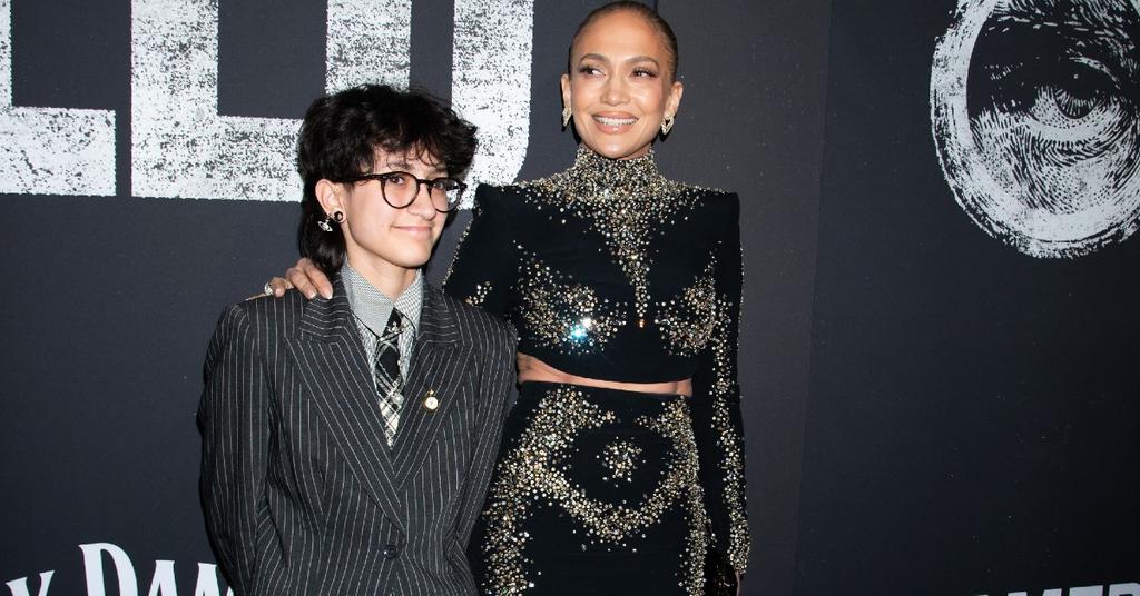 Jennifer Lopez Bares Abs At ‘Othello’ Broadway Premiere With Emme