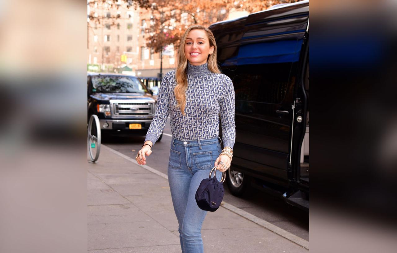 Miley Cyrus Avoids Nip Slip During Saturday Night Live Performance