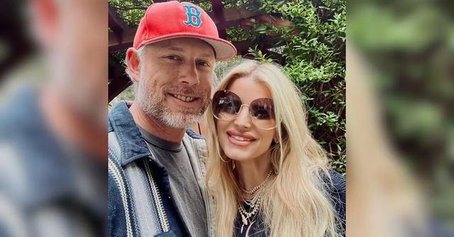 'Single' Jessica Simpson Admits There Are Lots Of 'Cute Guys' At VMAs