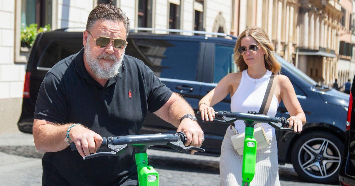 Russell Crowe Shows Off Slim Figure During TIFF Red Carpet Appearance