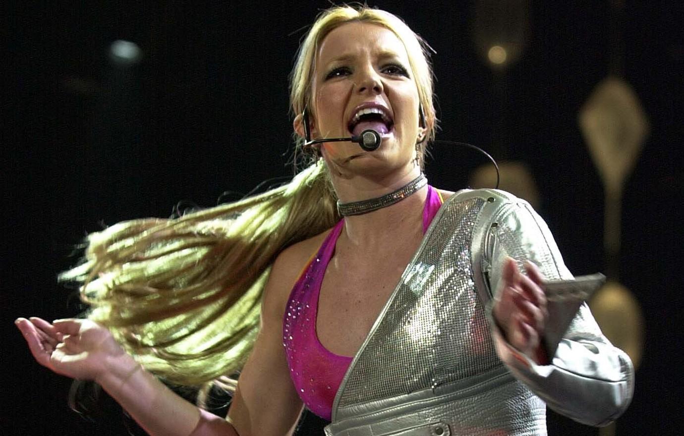 Britney Spears' Unrecognizable Behavior Has Fans Worried