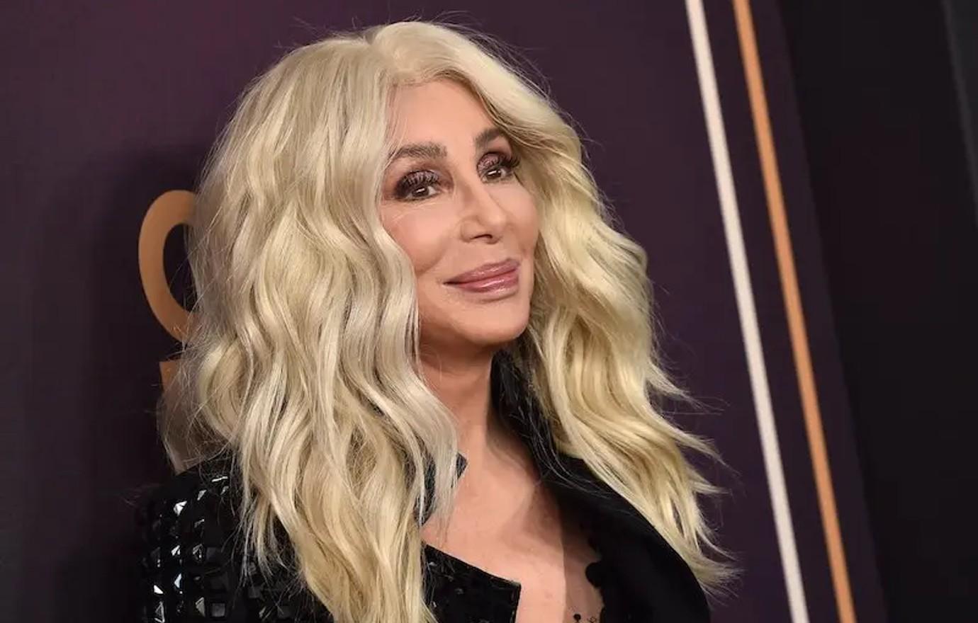 Jennifer Aniston Recalls Cher Calling Her Out For Eating Cold Cuts