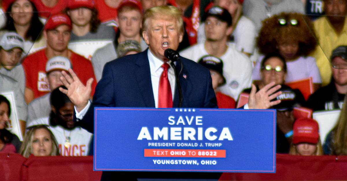 Donald Trump Prays With South Carolina Employee As His Weave Shows