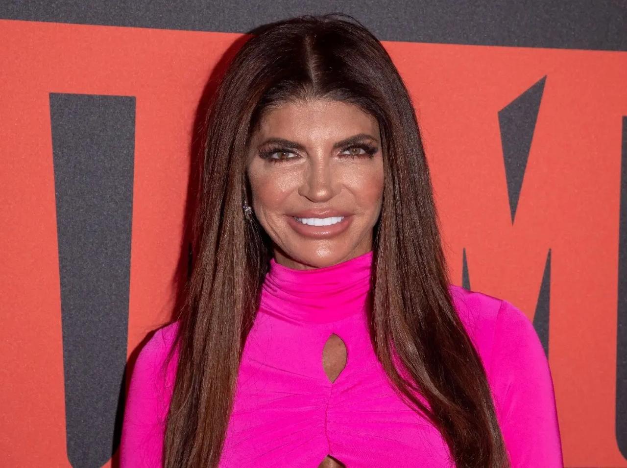 Tori Spelling & Teresa Giudice Begged To Stop Plastic Surgery: Photos