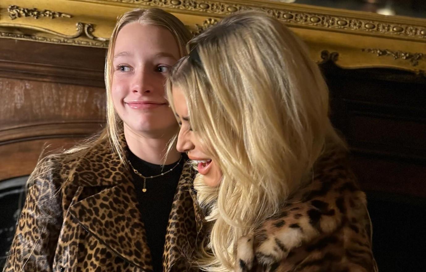 Jessica Simpson Hangs With Sister Ashlee & Daughter Maxwell: Photo