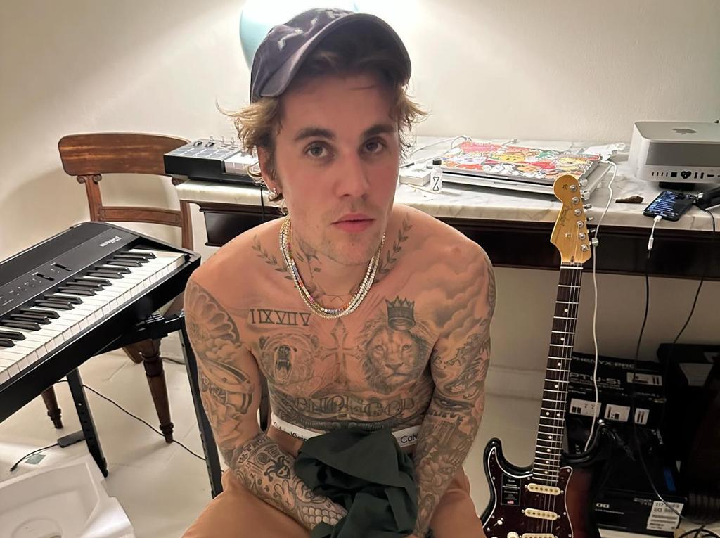 Justin Bieber Going Through A 'Hard Time' As Fans Remain Concerned