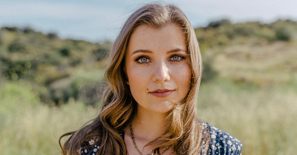 Medium Fleur Shares What It's Like Reading For A-List Celebs