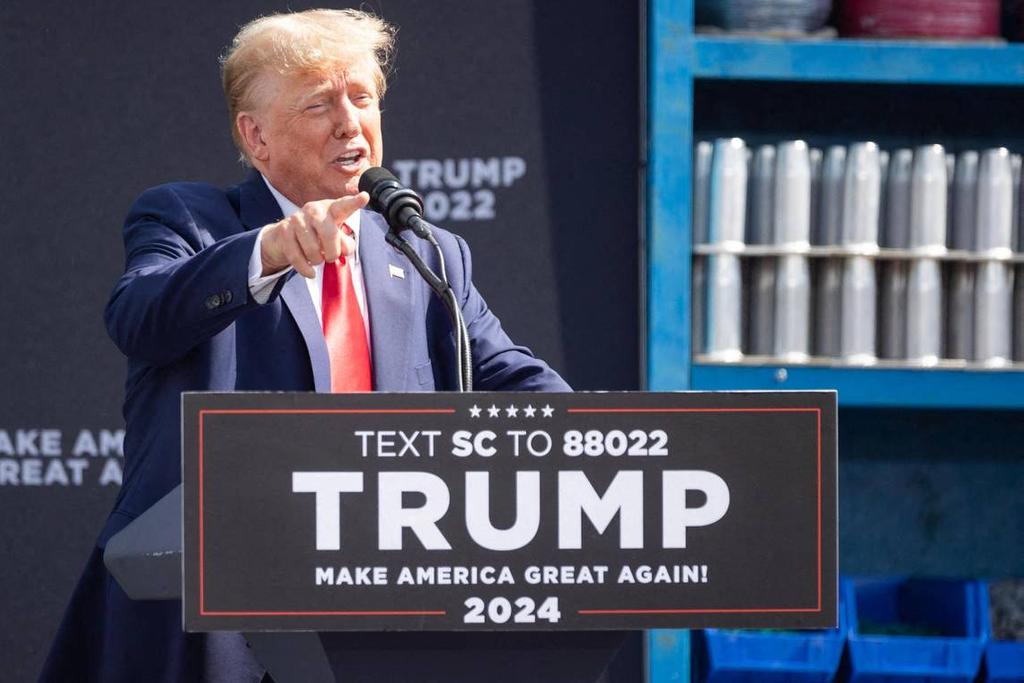 Donald Trump Slaps His Leg Right Leg Before Boarding Plane