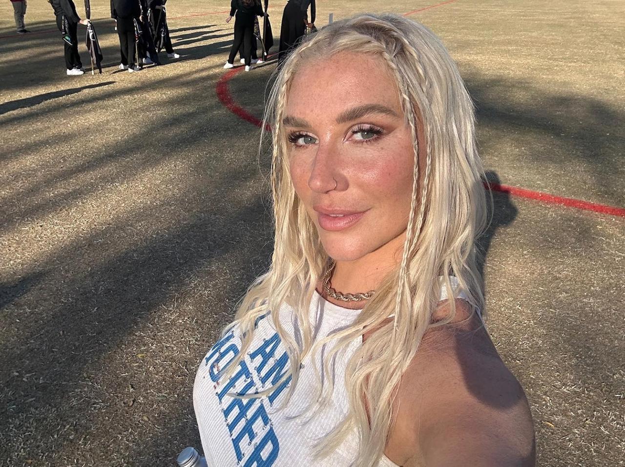 Kesha Gets Naked In Latest Instagram Post After Slamming Body-Shamers