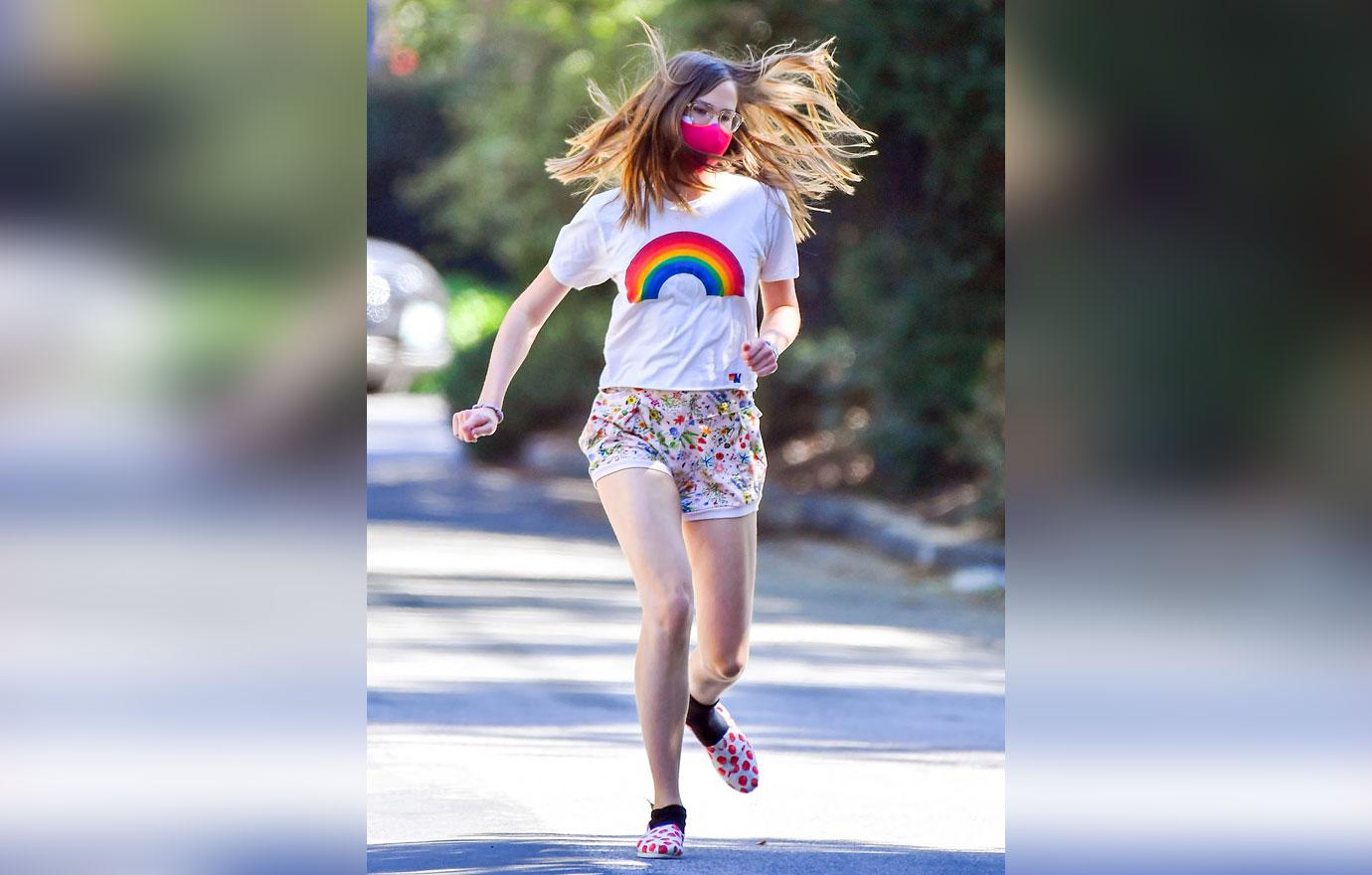 Jennifer Garner Runs Errands With Daughter Violet In Santa Monica