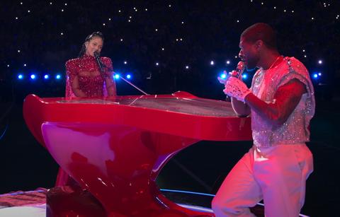 Usher Defends His Touchy Super Bowl Performance With Alicia Keys
