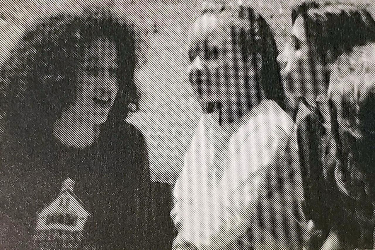 [PICS] Meghan Markle's Graduation Photos From Elementary School