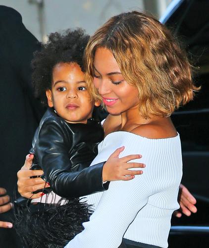 Beyonce And Blue Ivy Pucker Up For An Adorable Valentine's Day Photo In ...