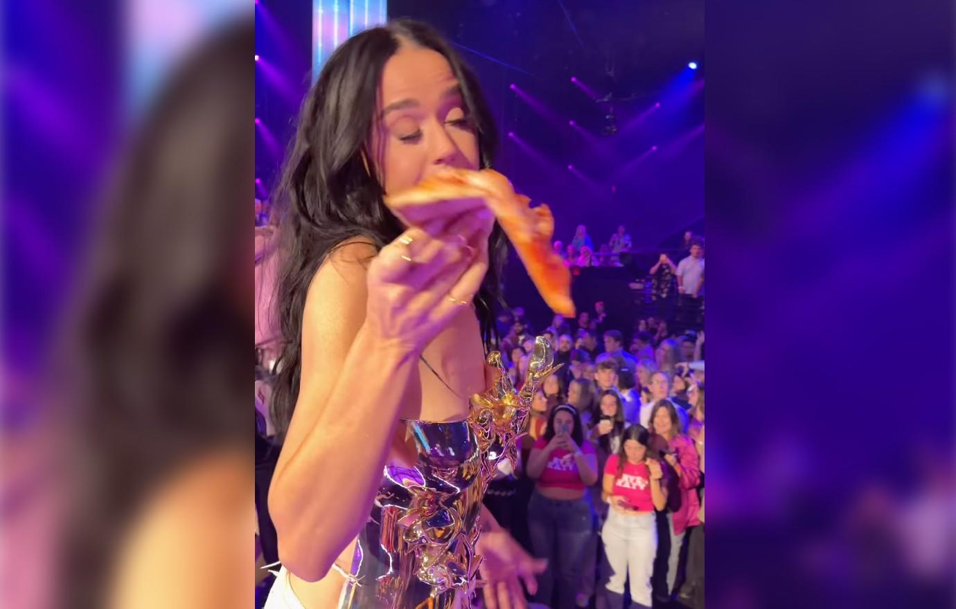 Katy Perry Scolded For Throwing Pizza Into Audience At 'American Idol'