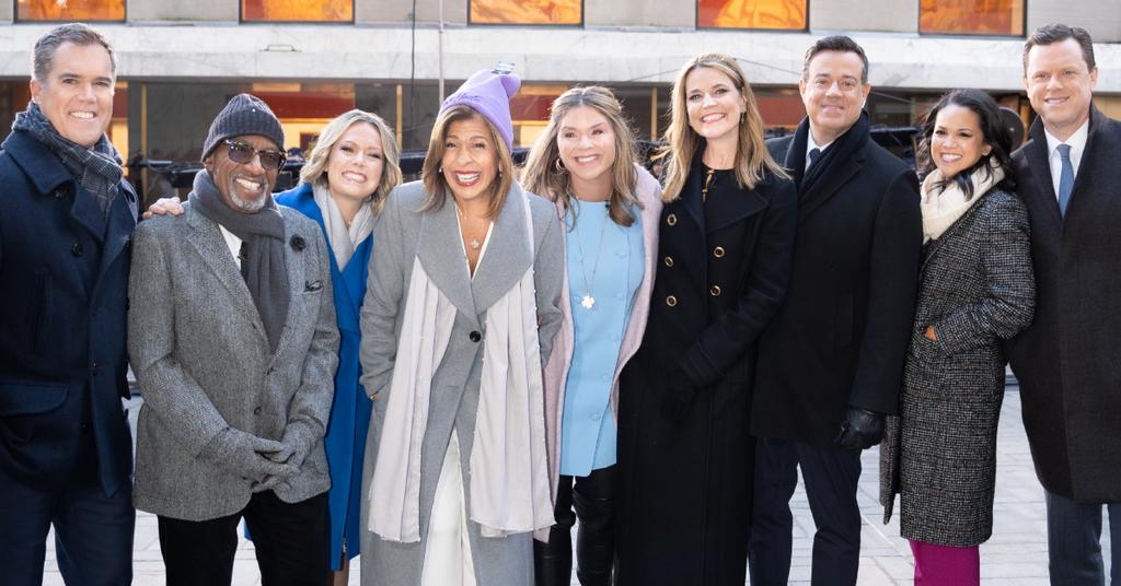 Hoda Kotb Cries During Her Emotional Final Show Of Today Photos
