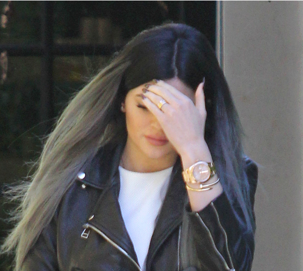 Kylie Jenner Wears A Ring On Her Engagement Finger Is She Tying The Knot With Tyga