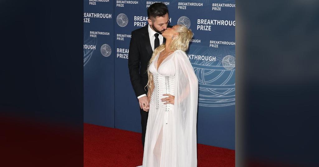 Christina Aguilera Flaunts Slim Figure With Fiance Matthew Rutler