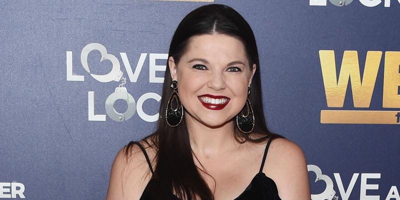 Pregnant Amy Duggar Jokes ‘Goodbye Feet!’ As She Enters 3rd Trimester