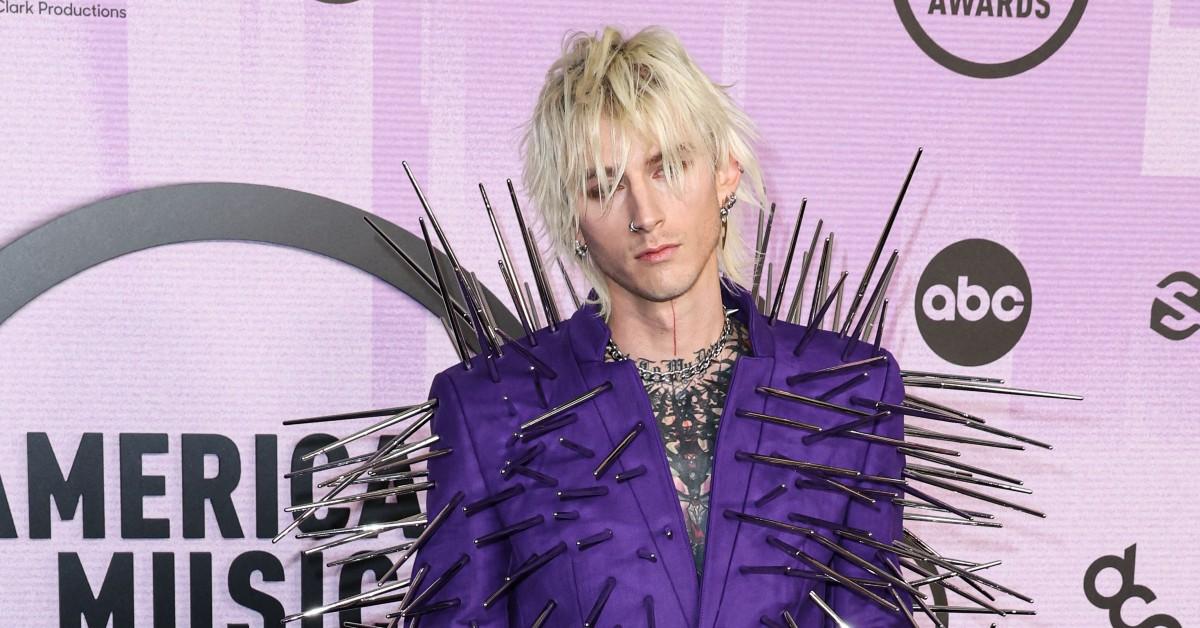 AMAs: Machine Gun Kelly Says Suit Is 'Uncomfortable To Pee In'