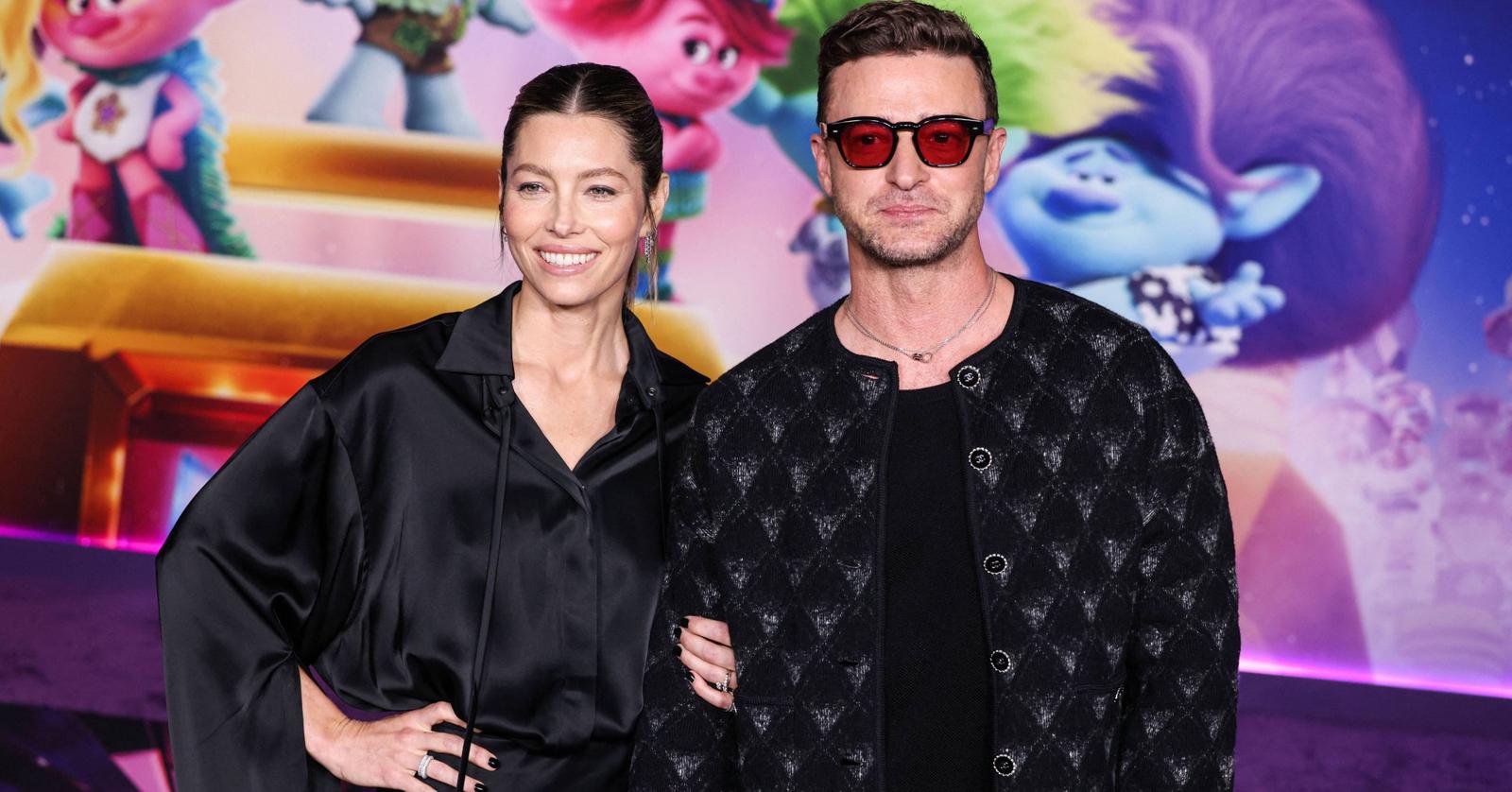Justin Timberlake Covers His Buldge After Wardrobe Malfunction: Watch