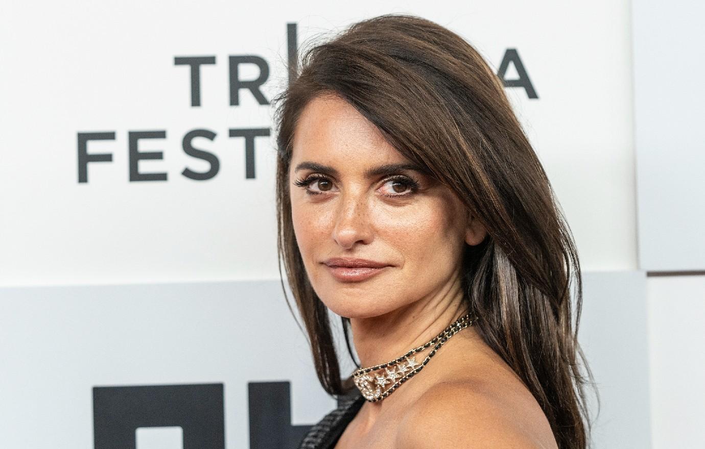 Penelope Cruz Looks Overly Sexy On Cover Of 'Vogue Spain'