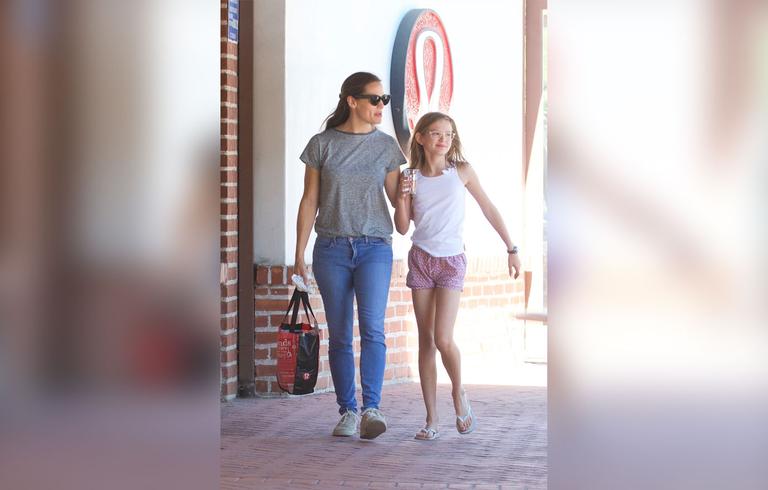 Jennifer Garner’s Daughter Violet Looks So Grown Up In These Pics!