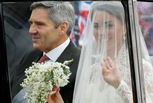 Watch Kate Middleton & Her Gorgeous Wedding Dress Arrive at Westminster ...
