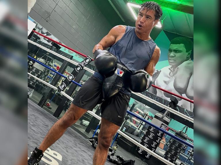 Mario Lopez's Most Attractive Moments & Handsome Photos