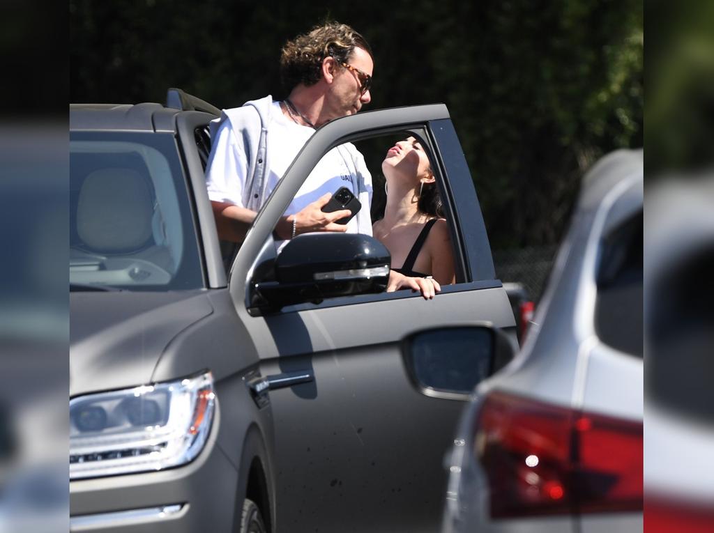 Gavin Rossdale Spotted Kissing Girlfriend Courtney Cannon