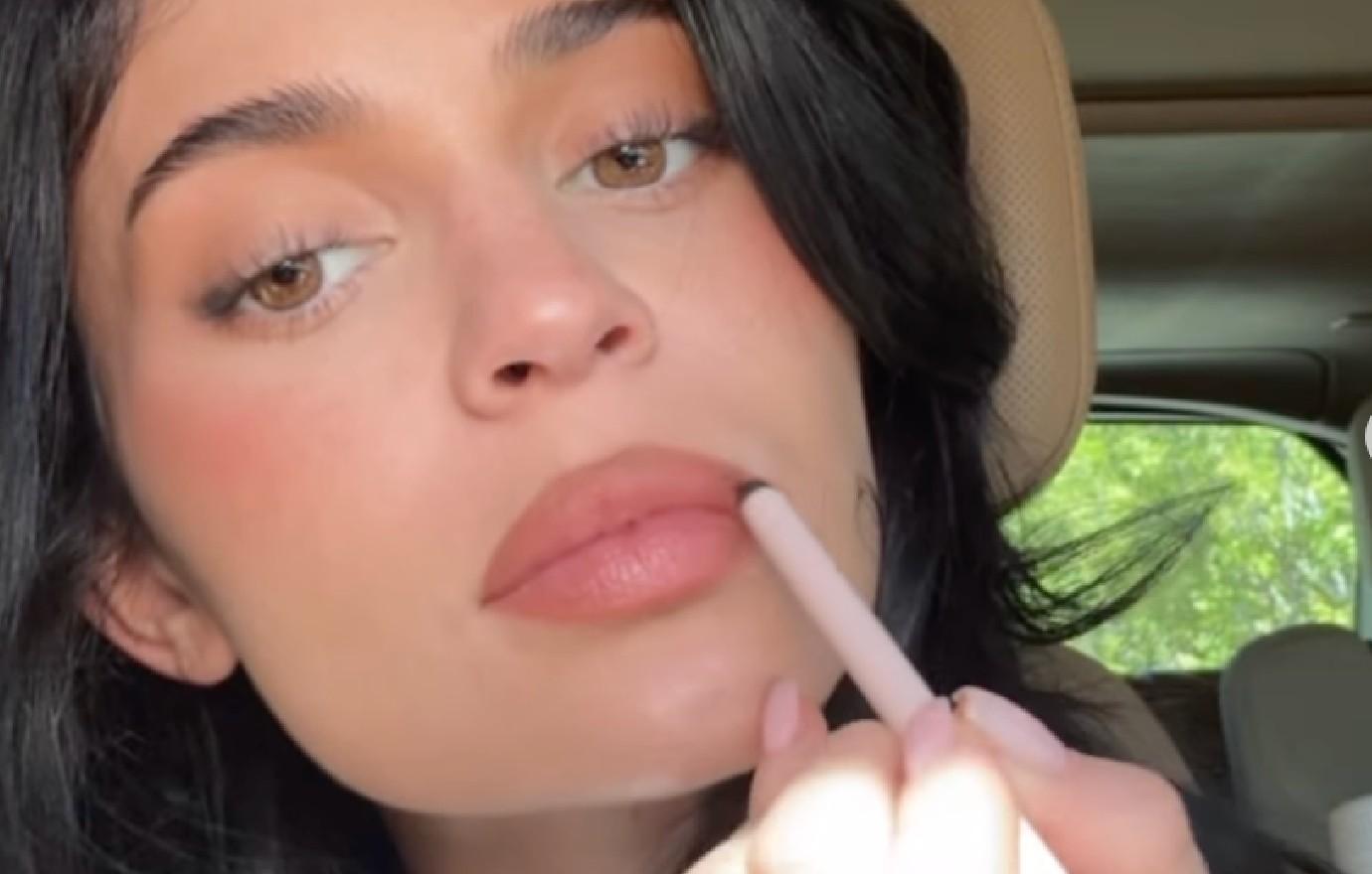 Kylie Jenner Shows Off Lips After 'Scaling Back' On Plastic Surgery