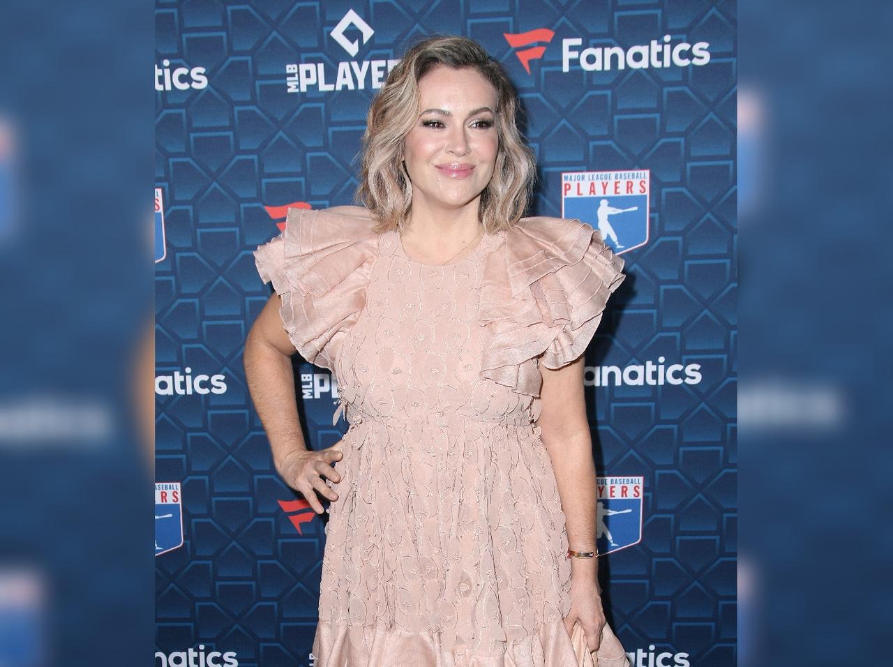 Alyssa Milano Shows Off Natural Face For 50th Birthday