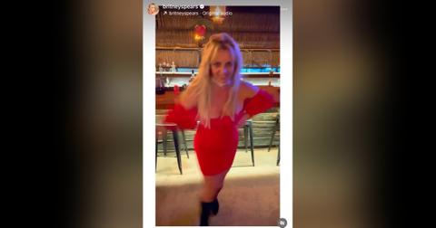 Britney Spears Does Signature Dance Moves At A Bar In Mexico: Watch