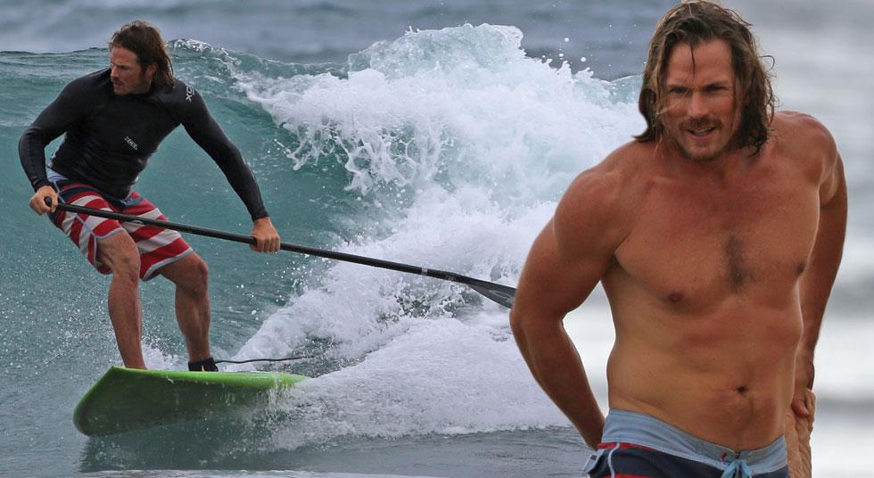Sex And The City Star Jason Lewis Is Shirtless On The Beach And His ...