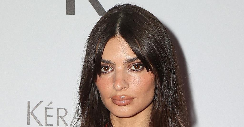 Emily Ratajkowski Debuts Short Bob Hairstyle & Bangs: Photo