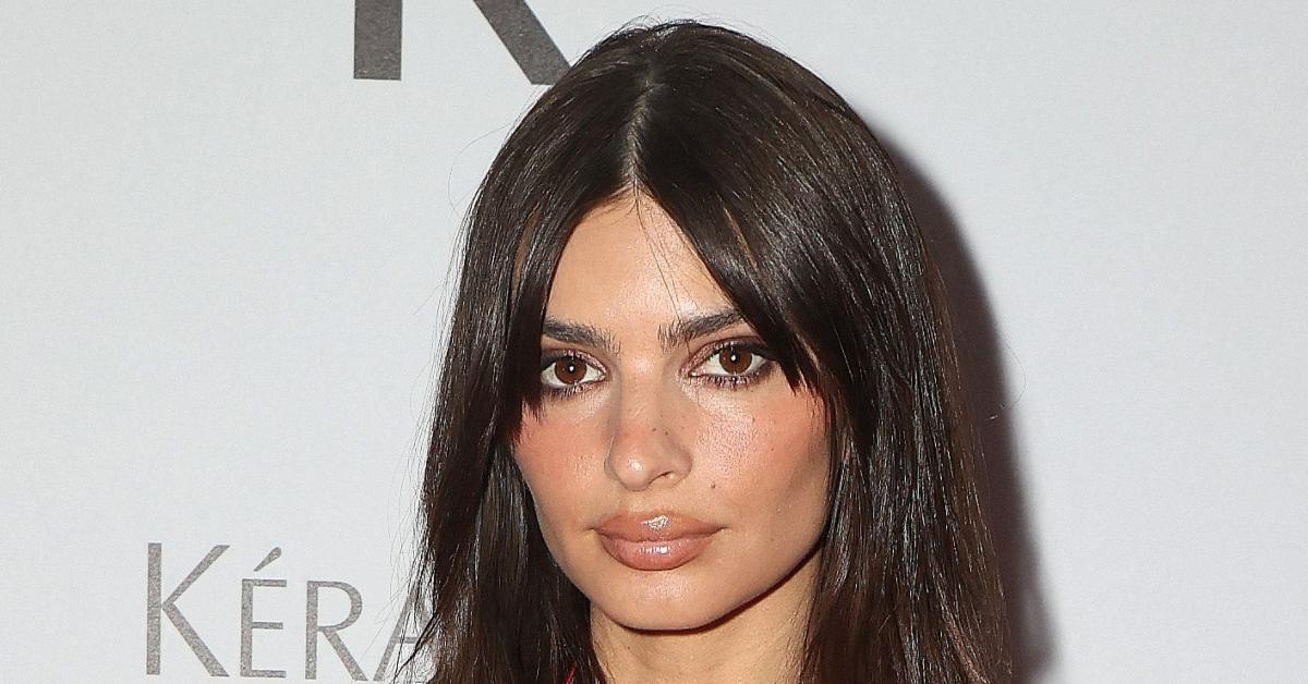 Emily Ratajkowski Debuts Short Bob Hairstyle & Bangs: Photo