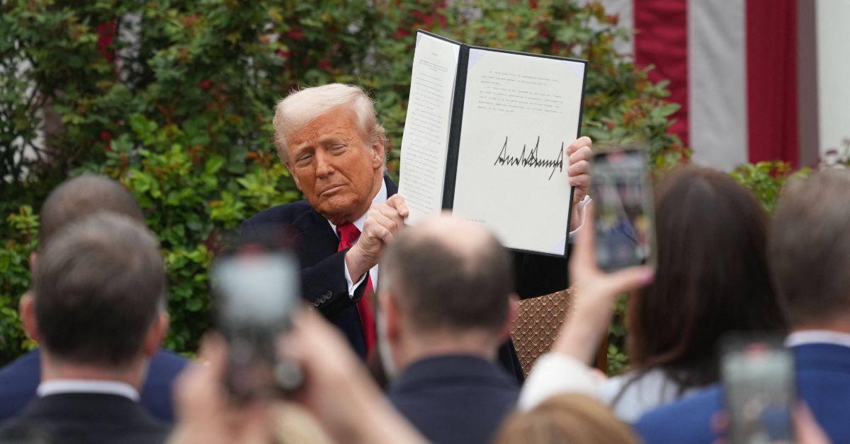 Donald Trump Shows Signs Of Dementia After Executive Order Blunder