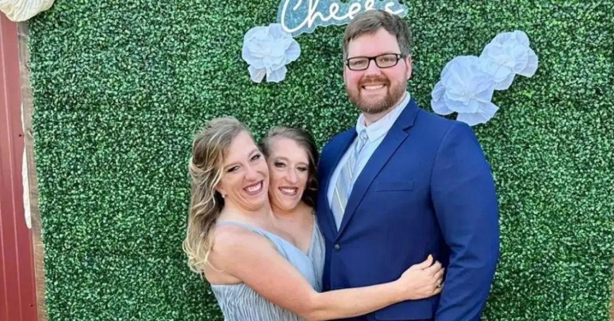 Conjoined Twins Abby & Brittany Hensel Seen Carrying A Baby At Work