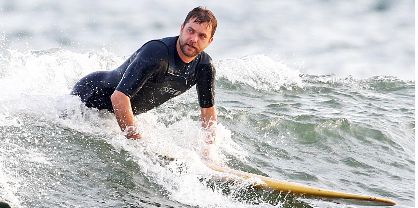 Hamptons Hottie! Joshua Jackson Caught During Sexy Surf Session — See ...