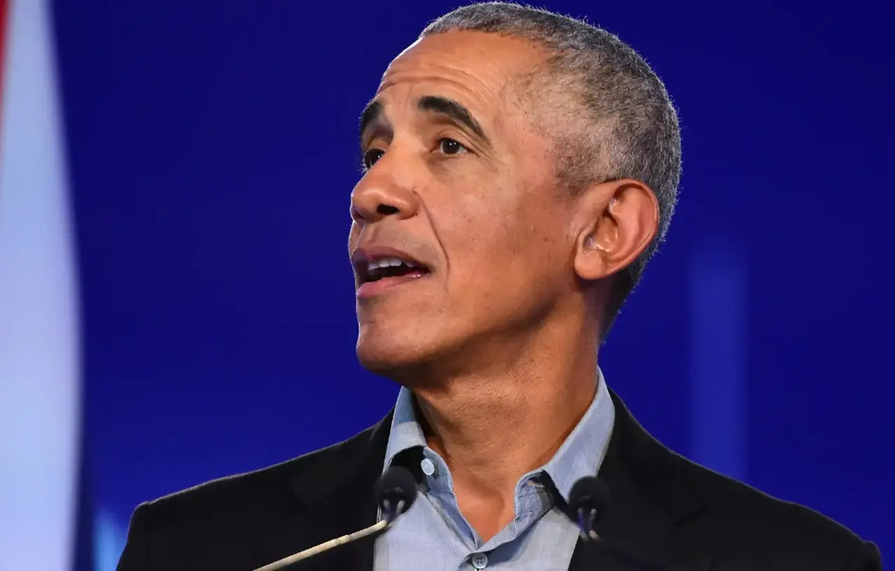 Malia Obama Smokes Cigarettes After Helping Dad Barack Quit Addiction