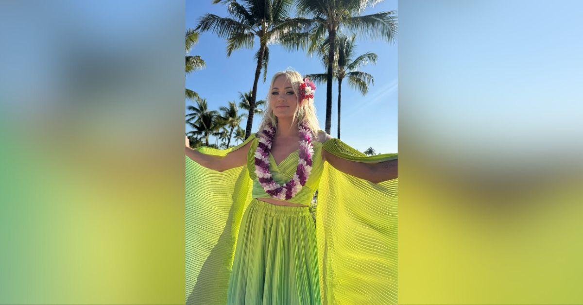 Carrie Underwood Fans Praise Her For Wearing 'Cute' & 'Modest' Swimsuit