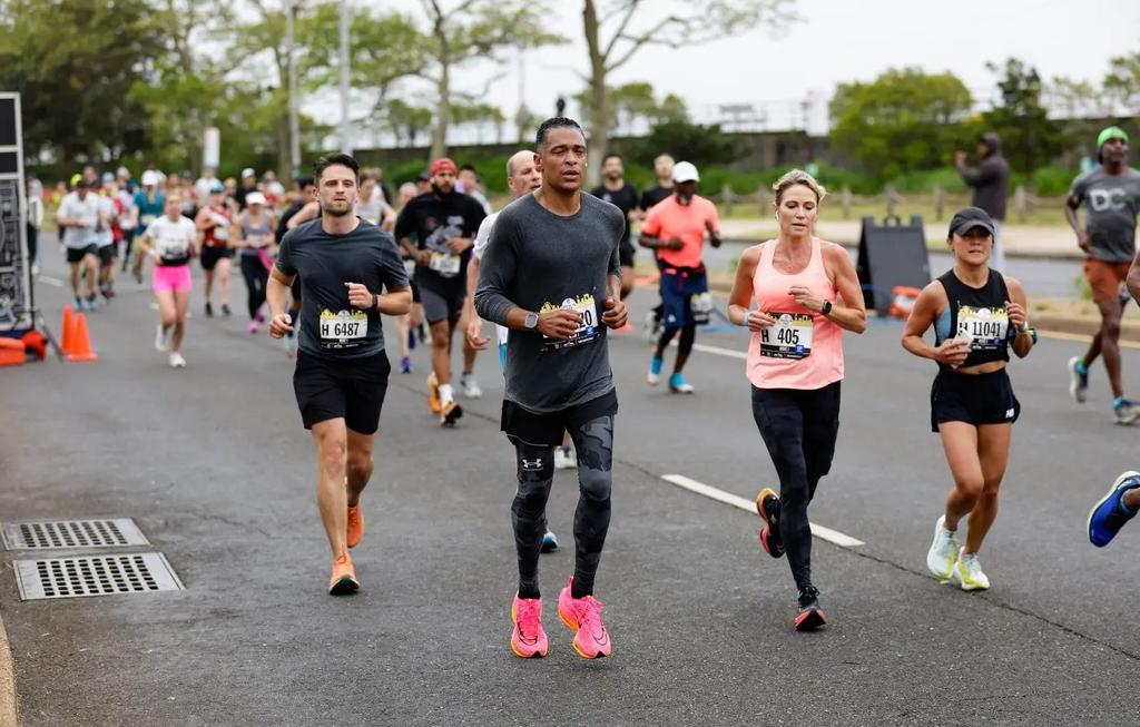 Amy Robach Flaunts Toned Legs In NYC After Waxing Appointment