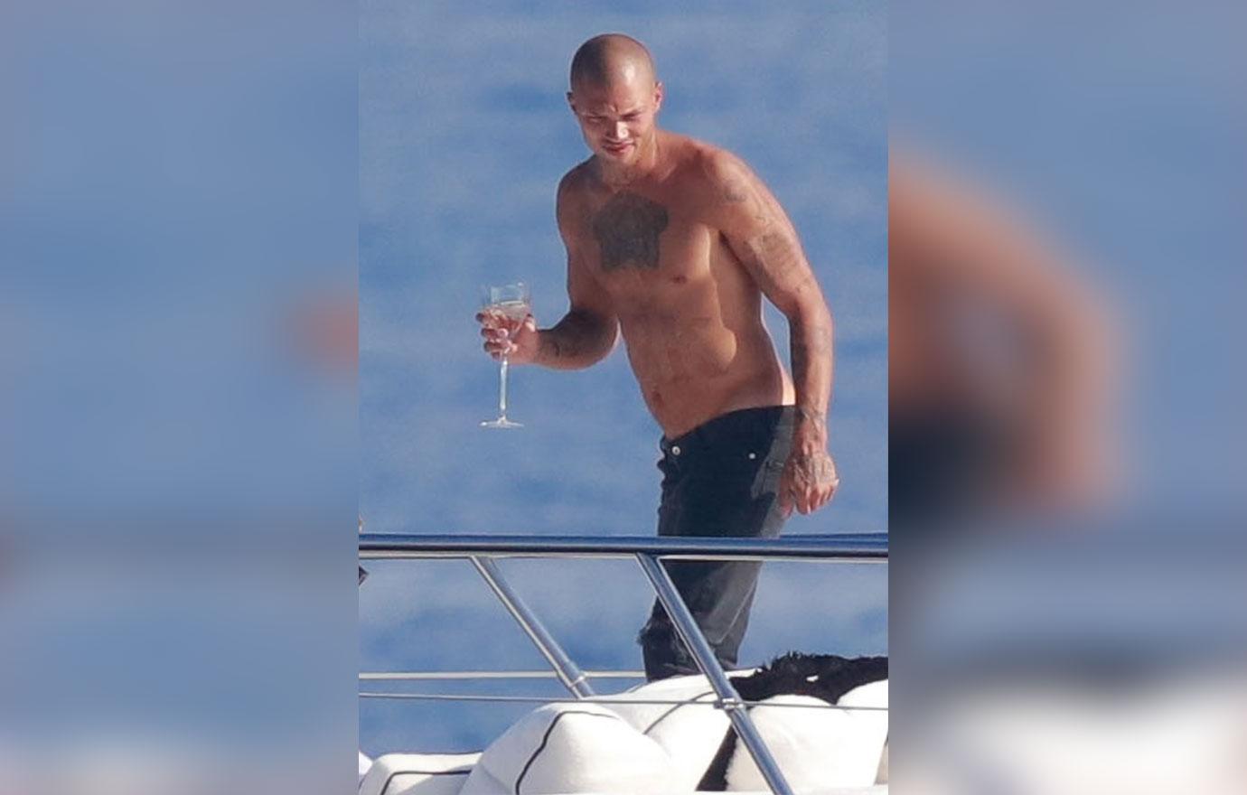 Jeremy Meeks Exposes His Butt After Officially Filing For Divorce From ...
