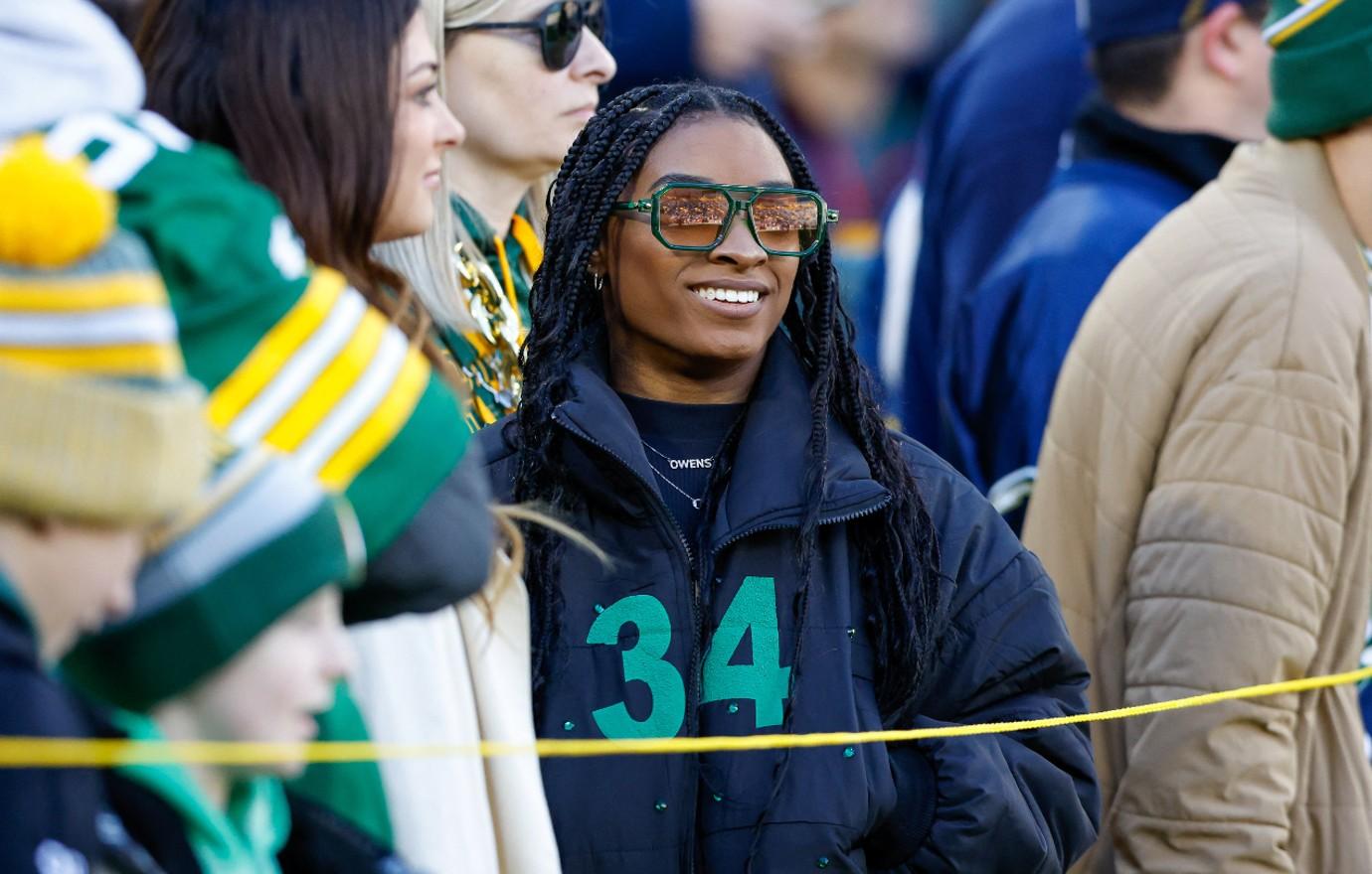 Simone Biles 'Broke Down' Over Husband Jonathan Owens' Interview