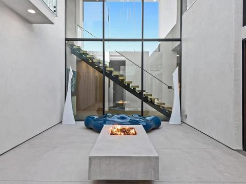 Taylor Lautner Lists Modern Mansion, Photos