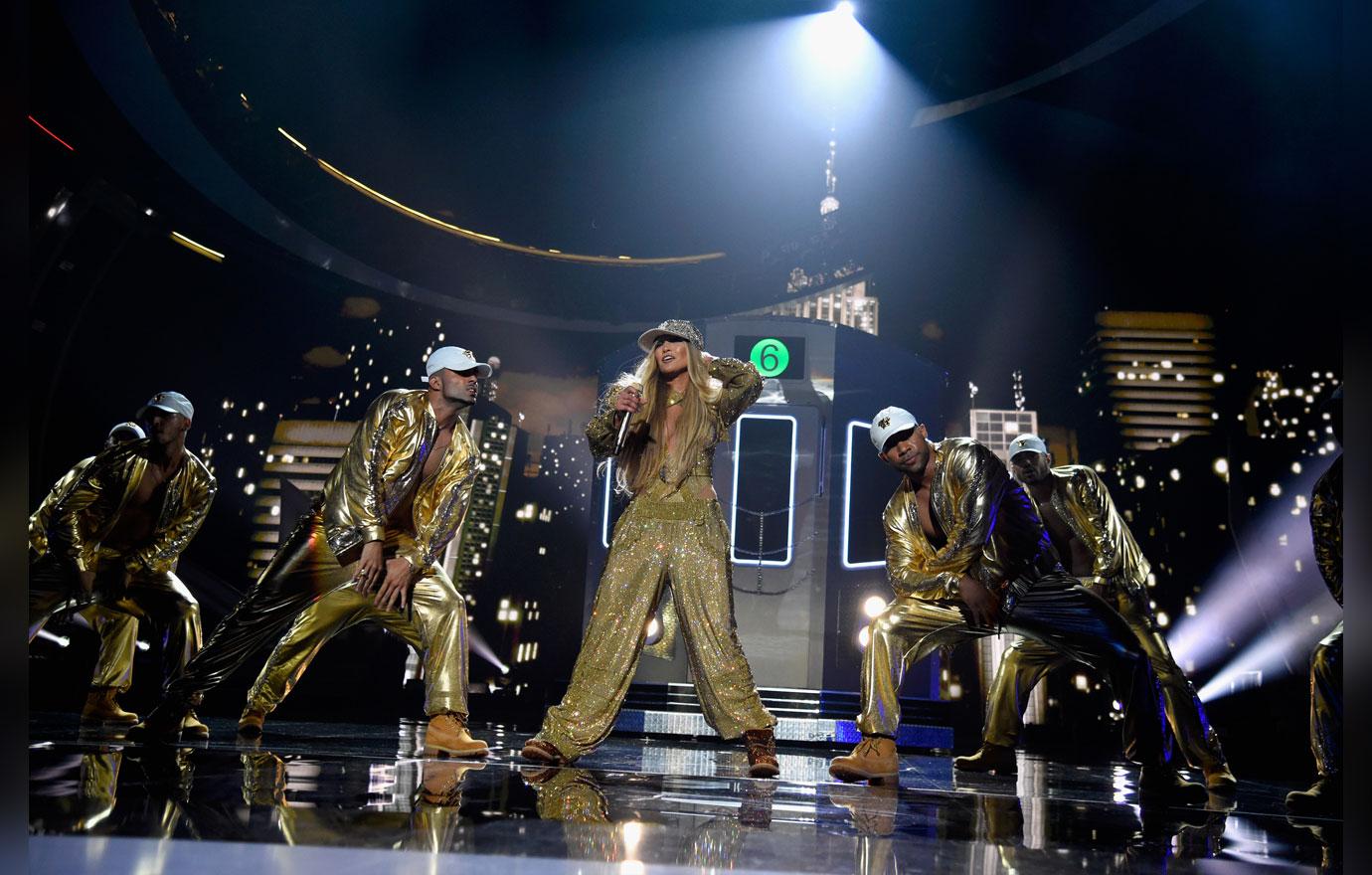 Jennifer Lopez Falls On Stage At Las Vegas Residency Performance